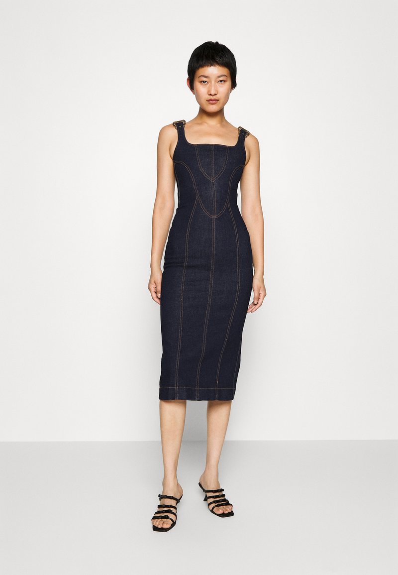 Versace Jeans Couture SLOUCHY - Robe en jean - indigo/bleu - ZALANDO.FR