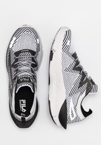 Fila SHOCKET RUN - Trainingsschoen - black/white/zwart - Zalando.nl
