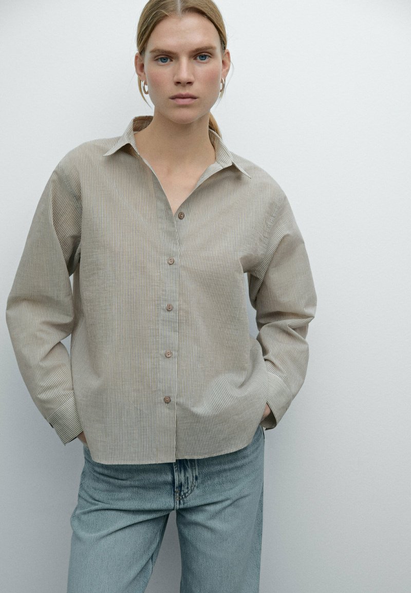 Massimo Dutti STRIPED CROPPED SHIRT - Button-down blouse - beige ...