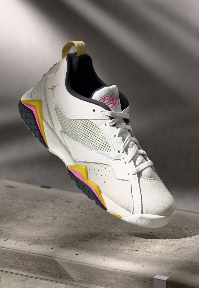 Jordan JORDAN 92 UNISEX - Sneakers basse - sail/pinksicle/sea glass ...