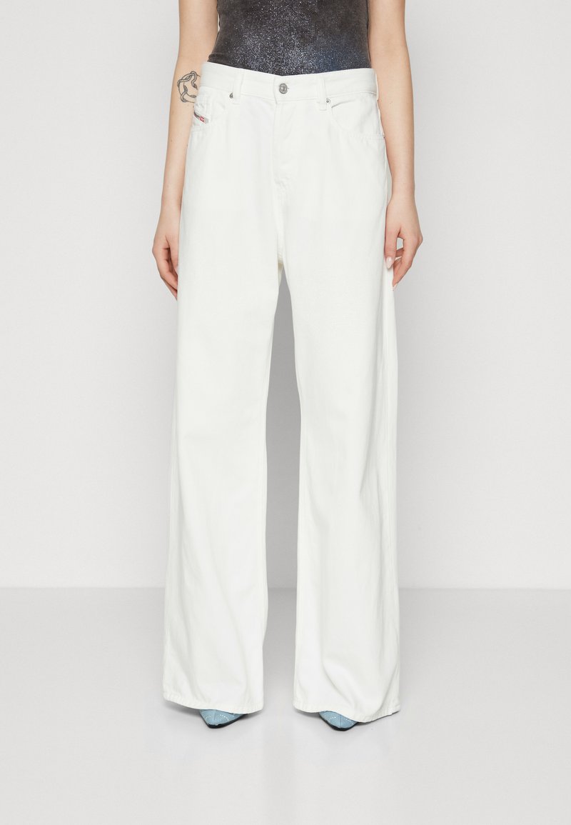 Diesel 1996 D-SIRE - Flared Jeans - 100/white - Zalando.ie
