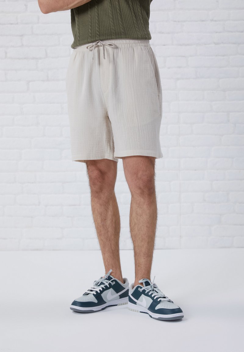 Pier One Shorts - offwhite/off-white - Zalando