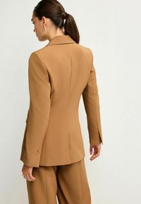 Next TAILORED CREPE EDGE TO EDGE - REGULAR FIT - Blazer - camel brown/braun - Zalando.de