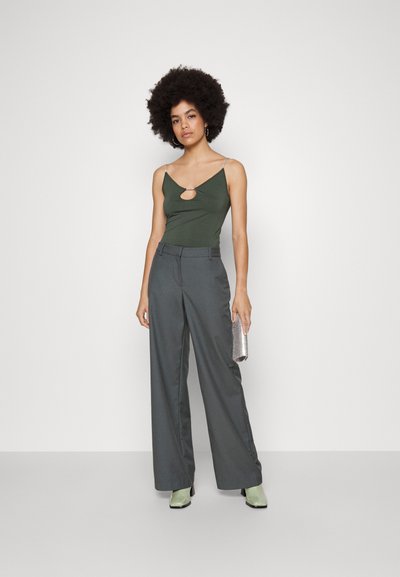 Weekday Klær, Sko & Accessories | Dameklær | Mote til damer på nett ...