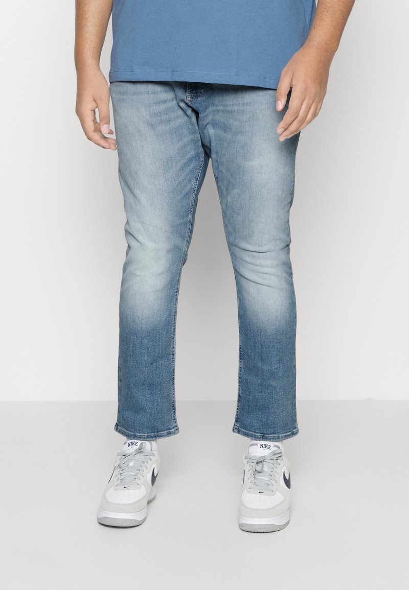 Tommy Jeans Plus AUSTIN PLUS SLIM - Jeans fuselé - denim light/denim ...