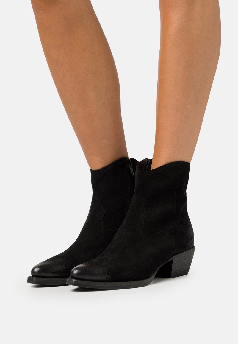 Billi Bi Cowboy- / bikerstøvlette - black babysilk suede 500/sort ...