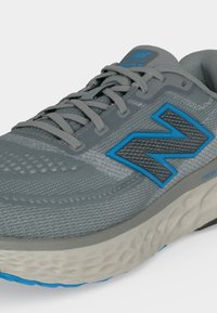 New Balance EVOZ V4 - Road running shoes - slate grey/altitude/grey ...