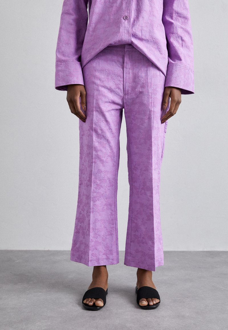 Rodebjer MISO STRIPE - Trousers - orchid/lilac - Zalando.de