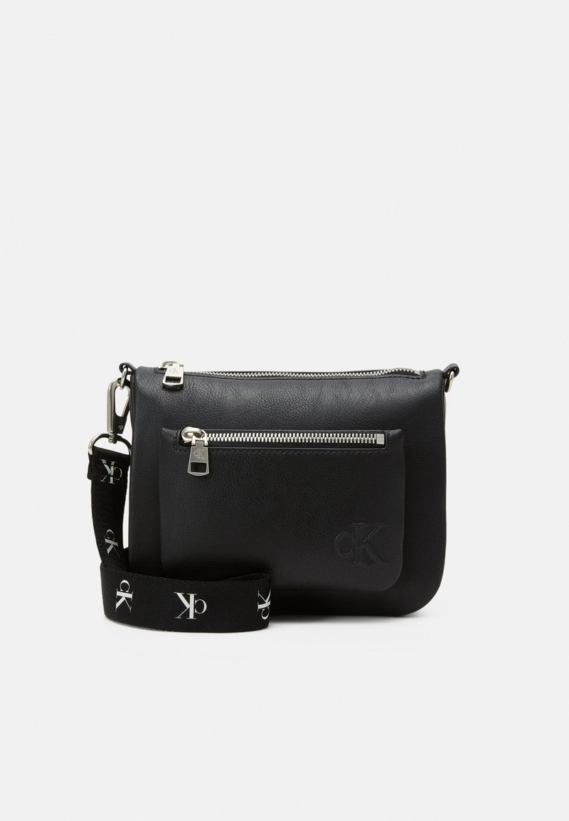 Calvin Klein Jeans ULTRALIGHT BOXY POUCH SET - Olkalaukku - black/musta ...