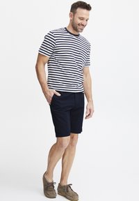 FQ1924 HENRY - Short - salute/bleu marine - ZALANDO.FR