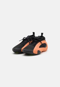adidas Performance HARDEN VOLUME 8 - Indoorskor - hazy copper/core ...