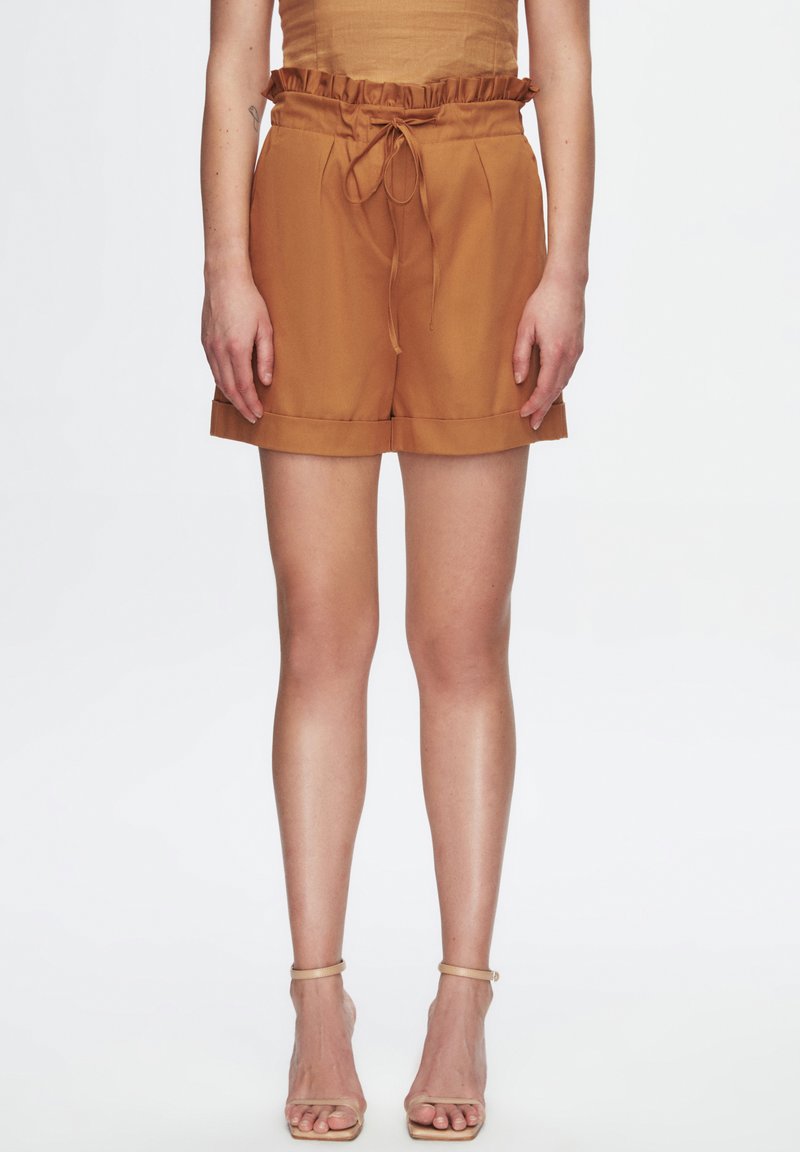adL FRONT FRILLED WAIST - Shorts - camel - Zalando.es