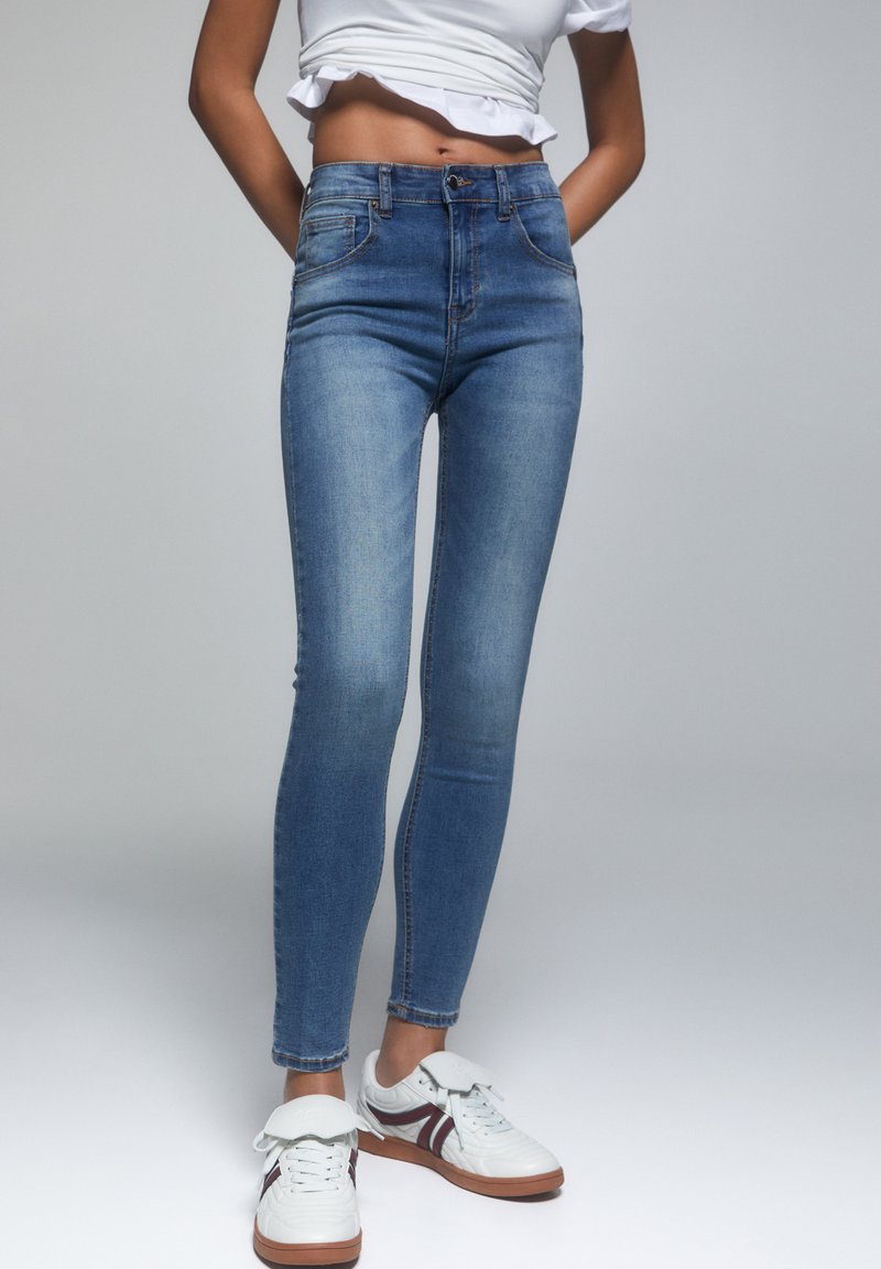 PULL&BEAR PUSH UP - Jeans Skinny Fit - blue denim/bluedenim - Zalando.dk