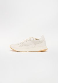 Clae ZUMA UNISEX - Trainers - offwhite/light natural gum/off-white ...