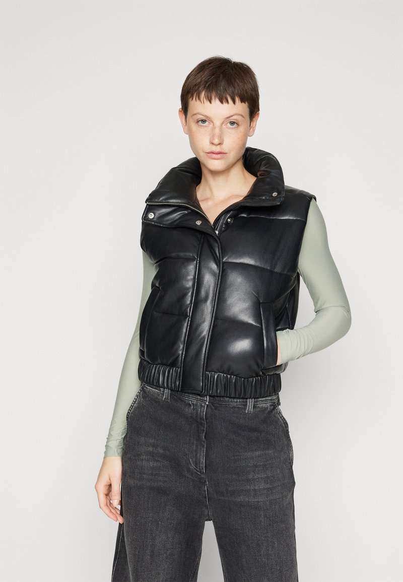 Abercrombie & Fitch ULTRA PUFF VEST - Vest - black leather/svart ...