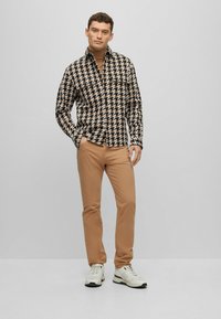 BOSS DELAWARE - Jeans Slim Fit - beige - Zalando.ch