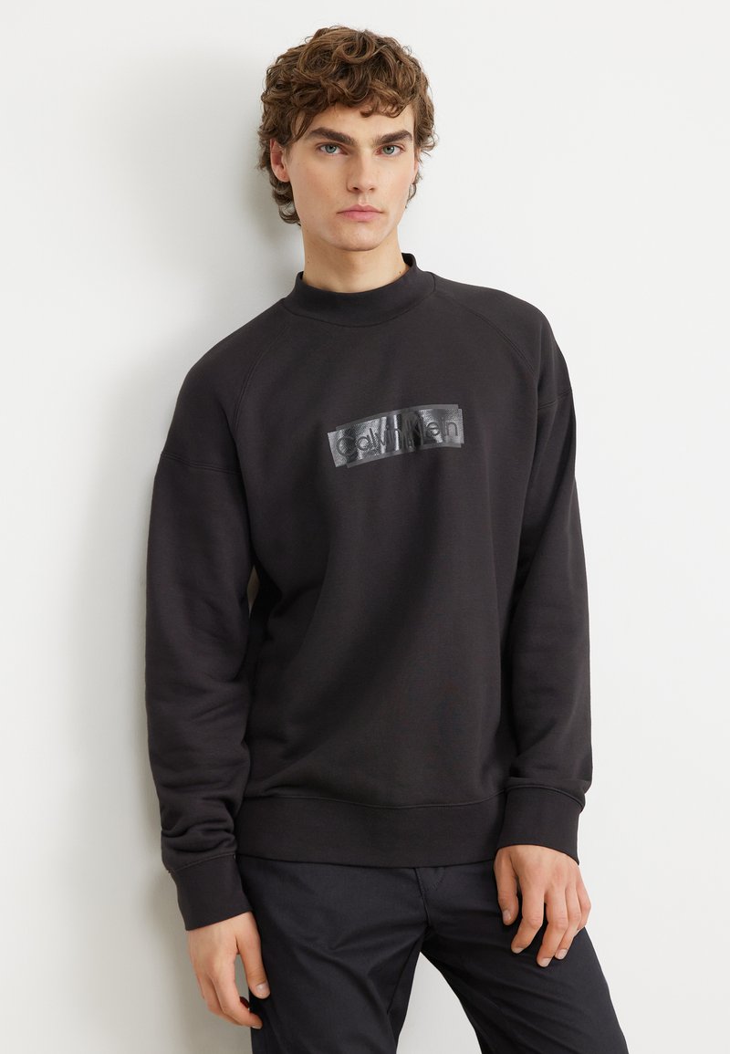 Calvin Klein FESTIVE LOGO CREW - Felpa - black/nero - Zalando.it