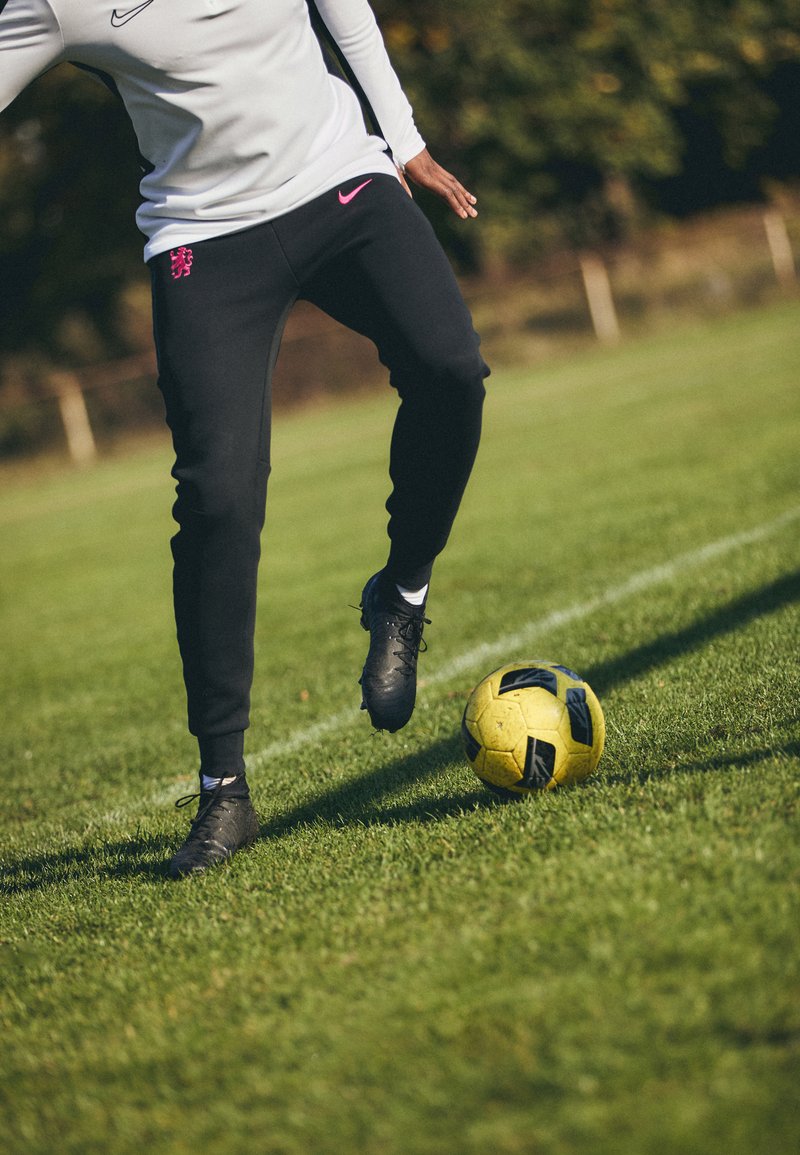 Nike Performance CFC TECH PANT - Club wear - black/pink prime/black ...