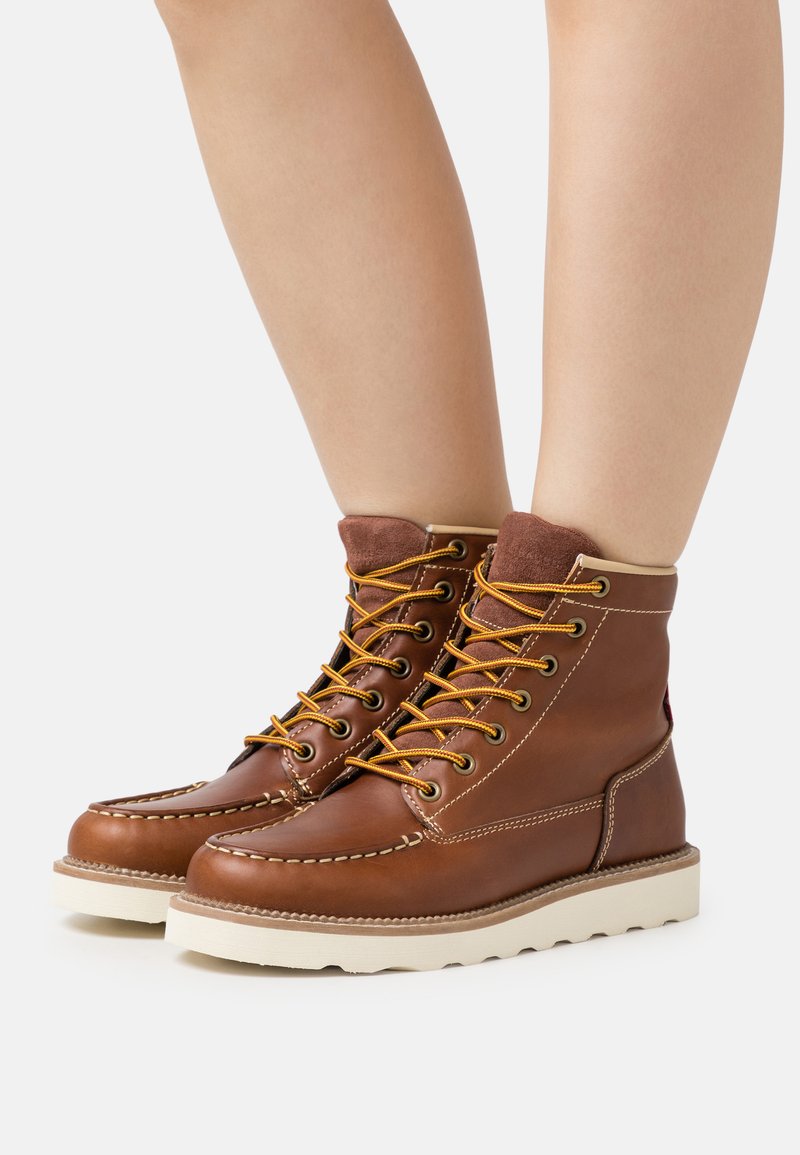 Levi's® DARROW CHUKKA - Bottines à lacets - dark brown/marron - ZALANDO.FR