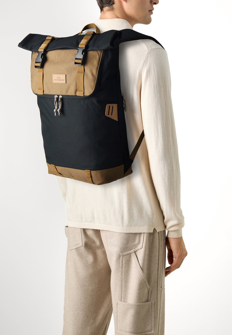 Doughnut CHRISTOPHER EURO SERIES BACKPACK UNISEX - Rugzak - black/khaki ...