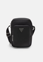 Guess CERTOSA BODY POCKET UNISEX - Axelremsväska - BLACK/svart - Zalando.se