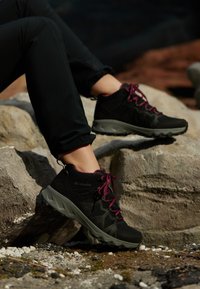 Columbia PEAKFREAK II MID OUTDRY - Turistiniai batai - black/grey steel ...