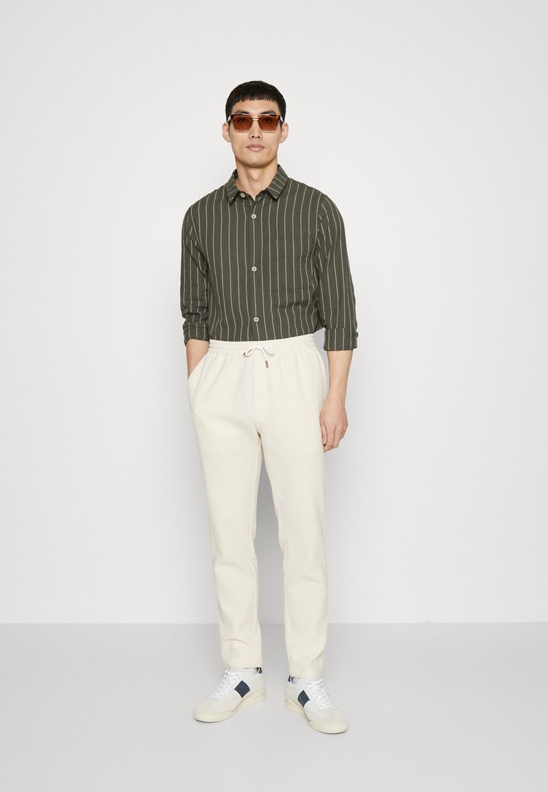 Rotholz SQUARE UNISEX - Hemdbluse - olive/oliv - Zalando.ch