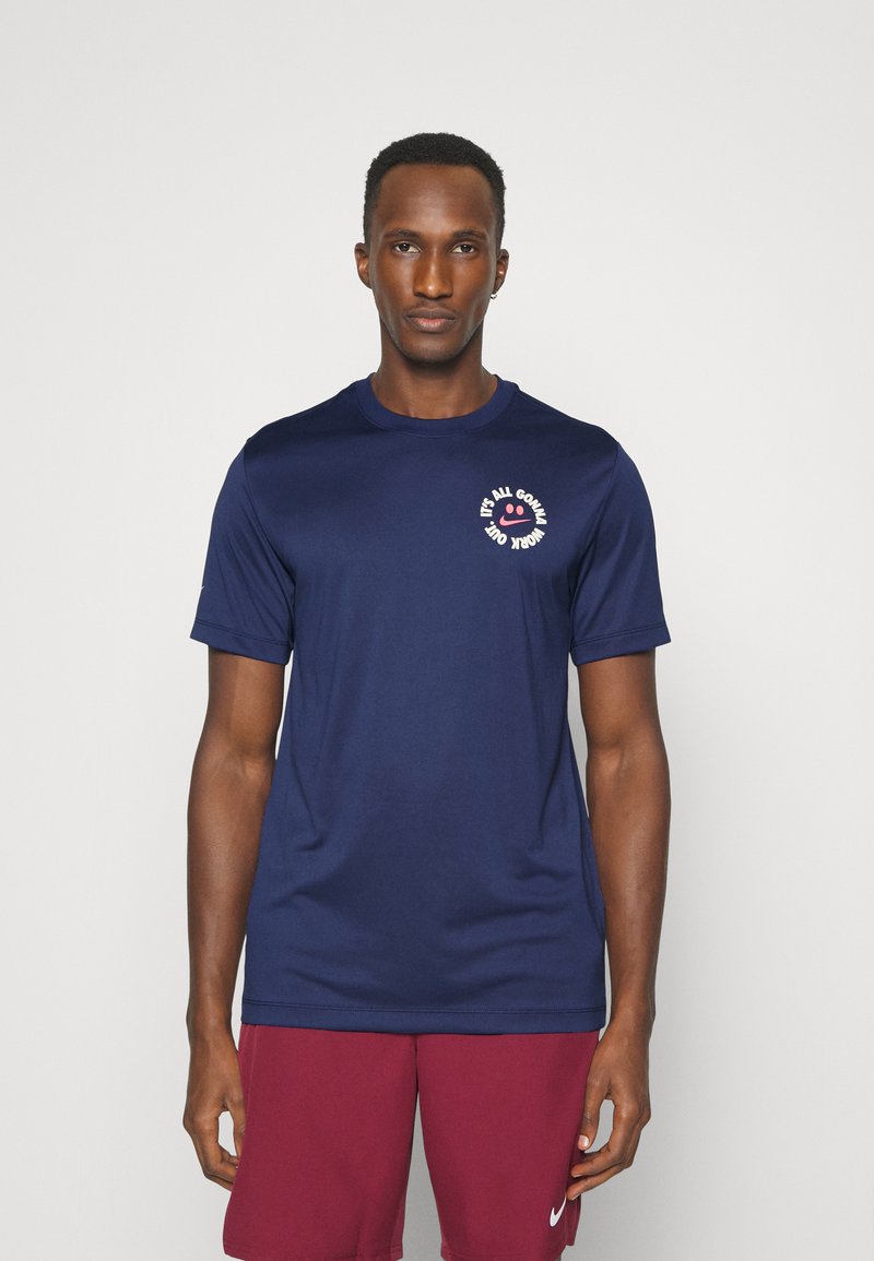 Nike Performance TEE HUMOR - T-shirt con stampa - midnight navy/blu ...