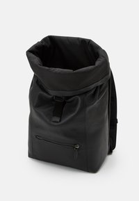 COACH BECK ROLL TOP BACKPACK IN PEBBLE UNISEX - Sac à dos - black/noir ...
