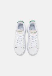 Lacoste CARNABY PLAT 223 2 SFA - Sneaker low - white/dark green/weiß ...