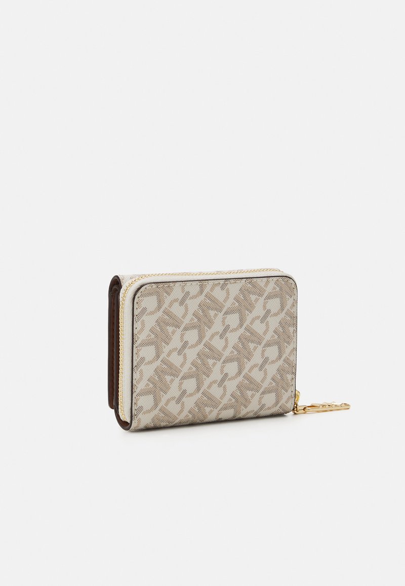 MICHAEL Michael Kors EMPIRE TRIFOLD WALLET - Lommebok - vanilla/lugg ...