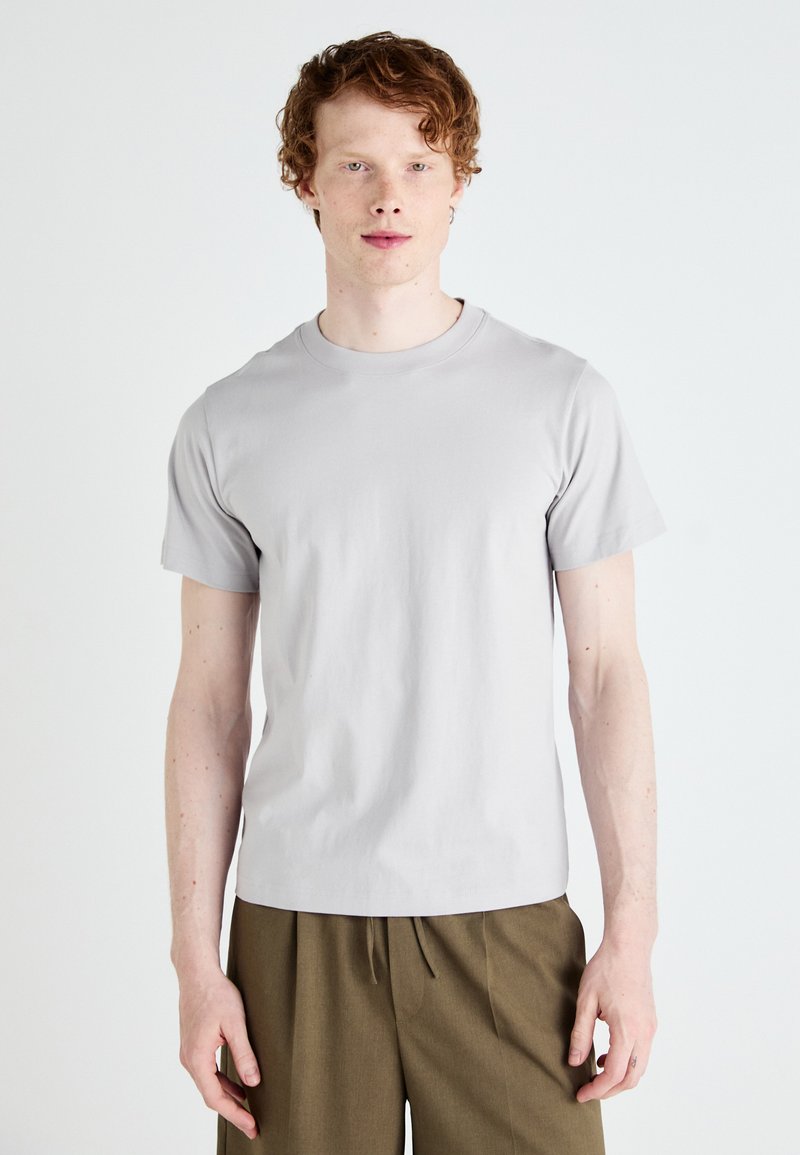 Weekday BOXY HEAVYWEIGHT - Pamata T-krekls - grey dusty light/gaiši ...