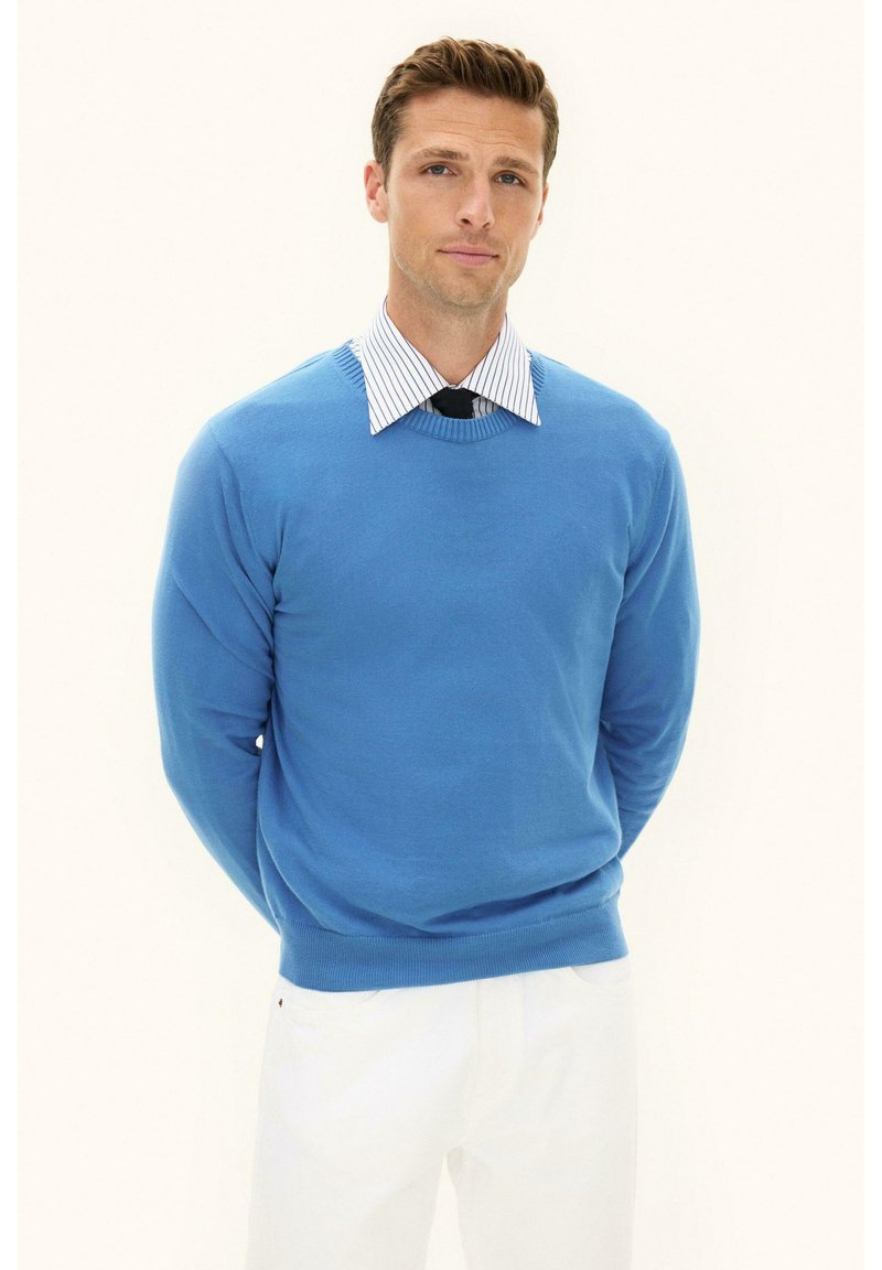 Oscar Jacobson Stickad tröja - nasa blue/ljusblå - Zalando.se