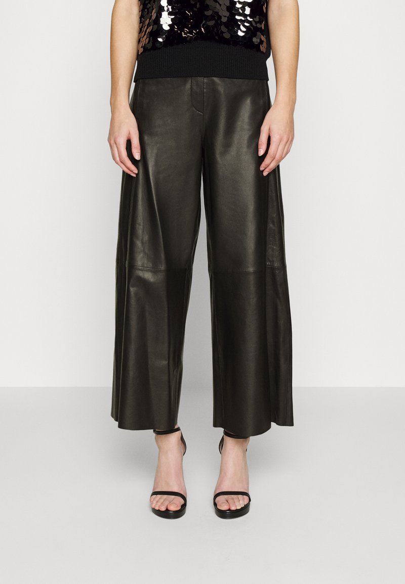 RIANI Leather trousers - black - Zalando