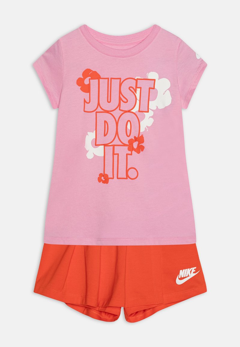 Nike Sportswear FLORAL SKORT SET - Shorts - picante red/red - Zalando.ie