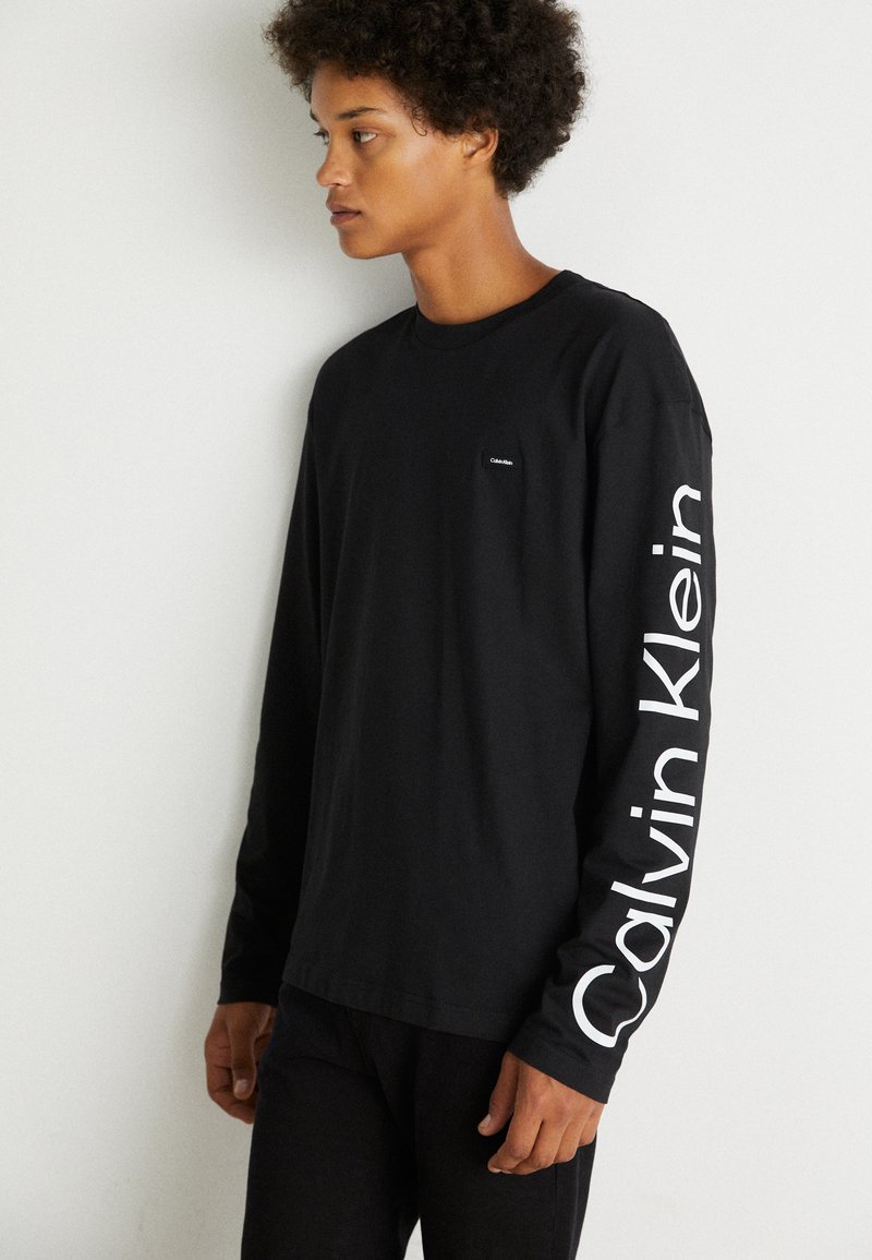 Calvin Klein Hero Sleeve Logo T Shirt à Manches Longues Ck Black