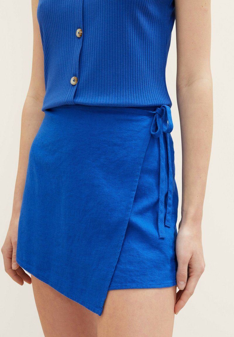 TOM TAILOR DENIM IN OPTIK - Shorts - shiny royal blue/mottled teal ...