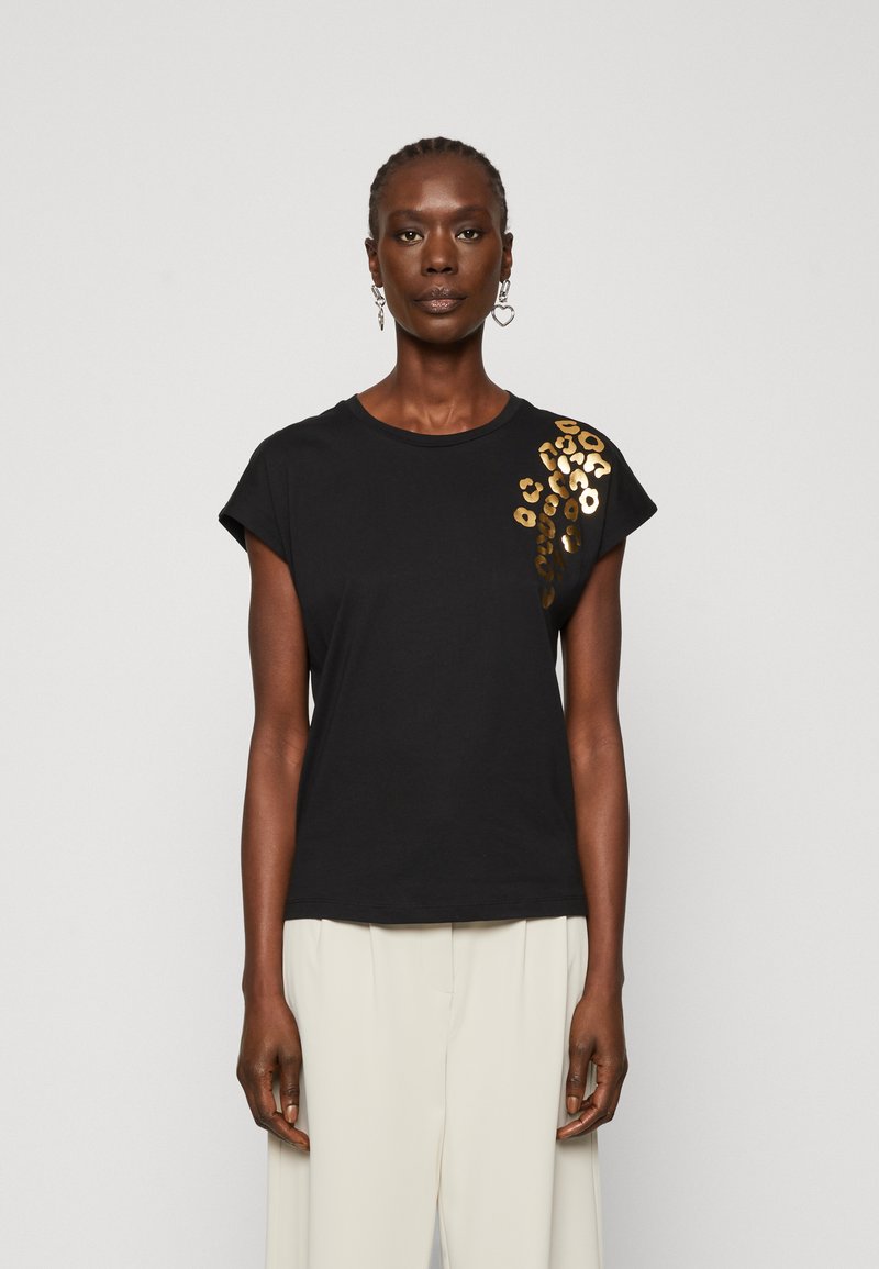 Vero Moda Tall VMFITA AVA - T-shirts med print - black/gold/svart ...