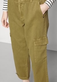 Kaffe ELEKTRA CROPPED PANTS - Cargobroek - washed lizard/groen - Zalando.nl