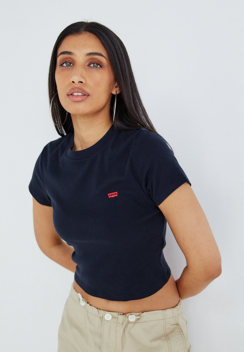 Levi's® ESSENTIAL SPORTY TEE - Basic T-shirt - caviar/black - Zalando.ie