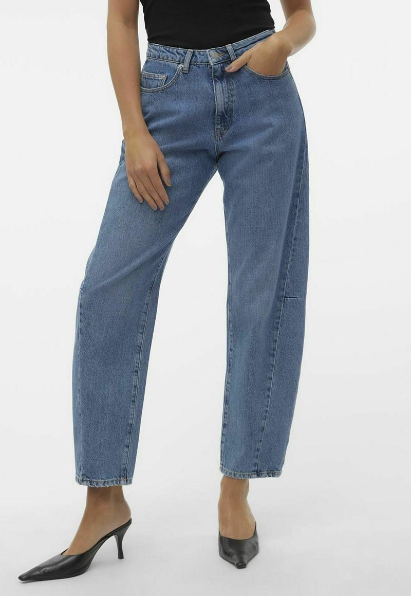 Vero Moda MOM ELLIE HOHE TAILLE - Vaqueros tapered - medium blue denim ...