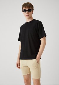 Pier One Basic T-shirt - black - Zalando.co.uk