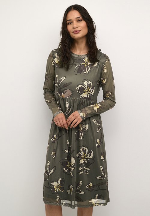 Kaffe KAKARINA AMBER - Freizeitkleid - green flower and leaf print/grün ...