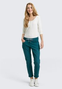 TOM TAILOR TAPERED - Pantalon classique - deep meadow green/bleu ...