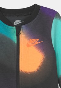 Nike Sportswear ILLUMINATE COVERALL UNISEX - Pyjamas - black/svart ...