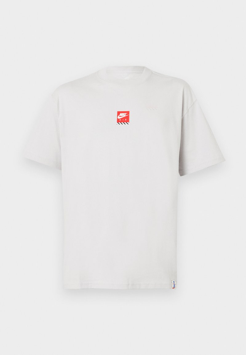 Nike Sportswear TEE SOLE FOOD - T-shirt print - vast grey/grijs ...