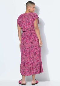 Studio Untold Day dress - berry - Zalando