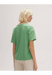 Opus SELLONA ABSTRACT - T-shirt basic - green flash/lichtgroen - Zalando.nl