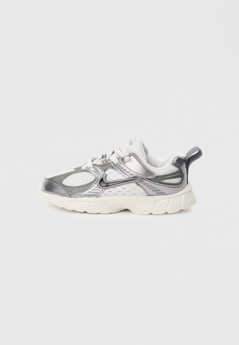 Nike Sportswear V5 UNISEX - Tenisky - phantom/black/pencil point/bílá ...