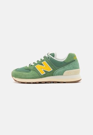 New Balance U574 UNISEX - Trainers - orange - Zalando.co.uk